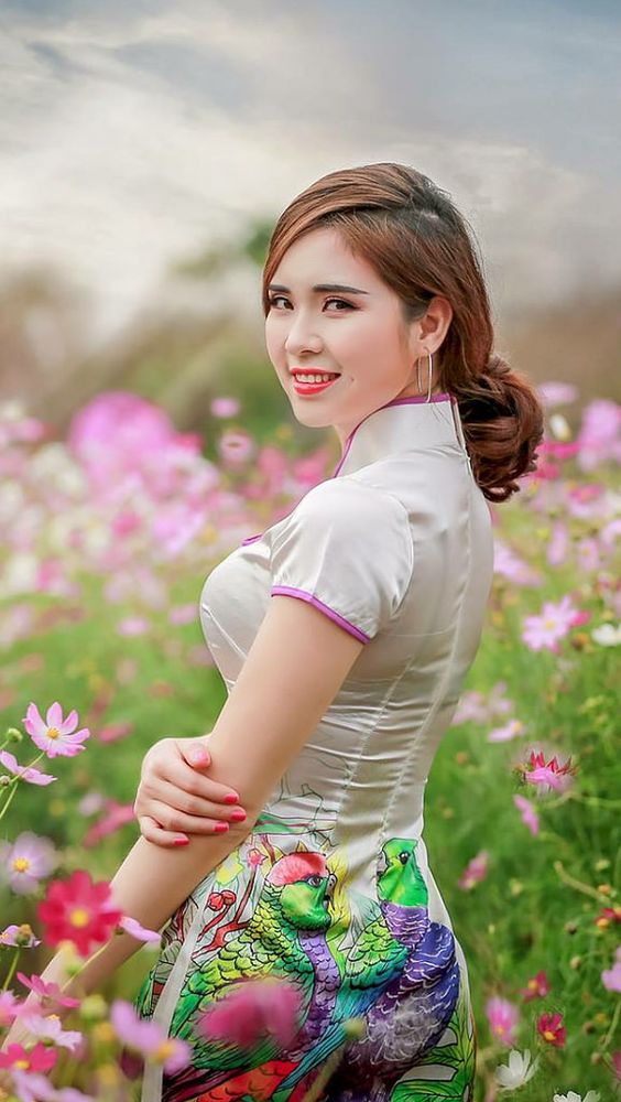 Vietnamese beauty woman with traditional dresses