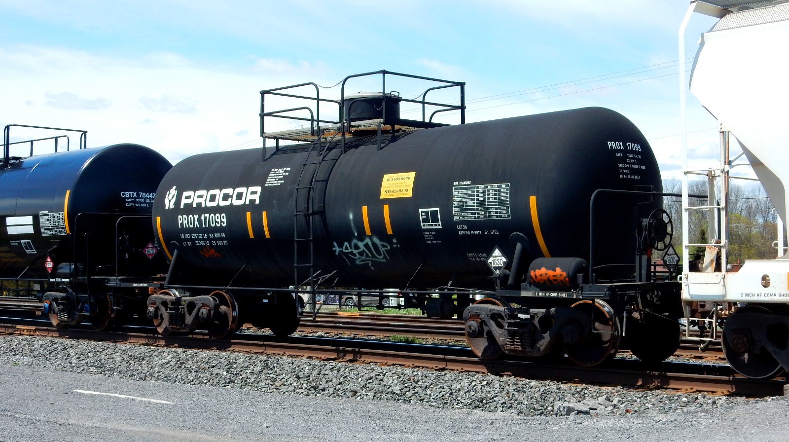 Trackside Treasure: Cars on CN Nos 376/369/305, May 2016