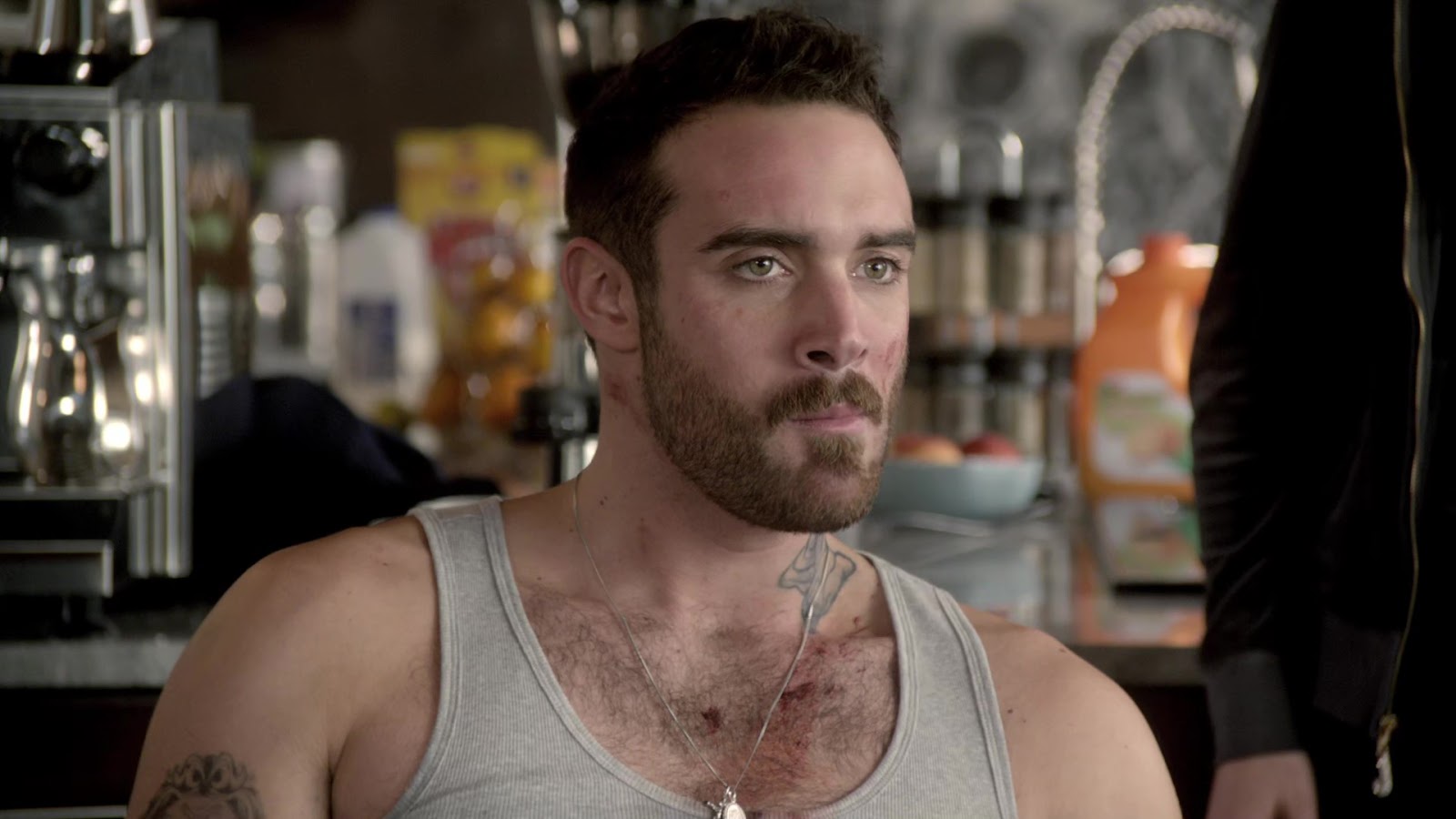 ausCAPS: Joshua Sasse shirtless in Rogue 1-09 "Chasing The Dragon"