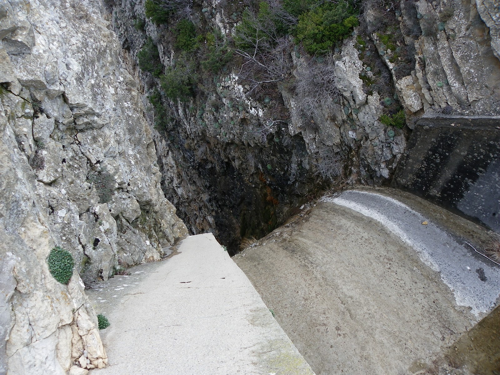 Presas y embalses: Embalse de Arguis