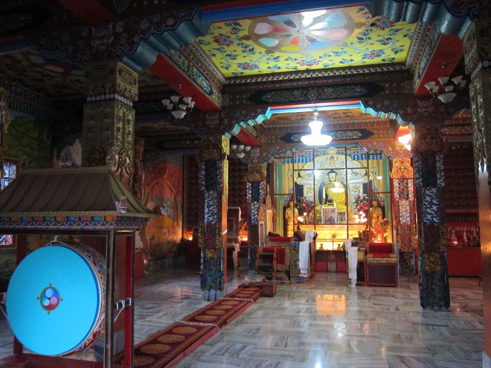 Worldtour 2011 - 2012: 21st December: Visiting the Buddhist temples of ...