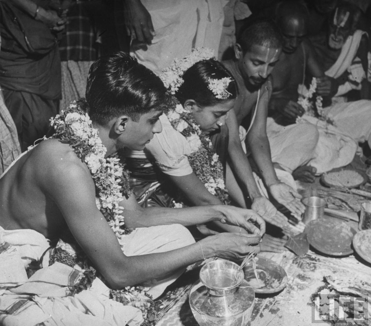 Hindu Brahmin Caste Wedding Ceremony - India 1946 - Old Indian Photos