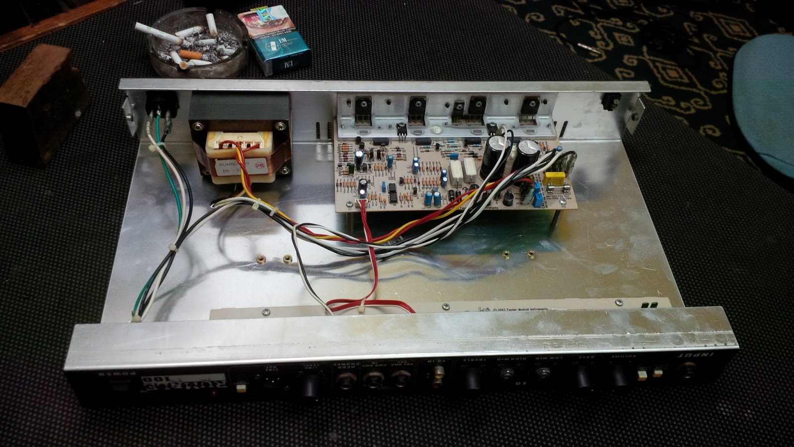 Membaiki alatan muzik : Fender Rumble 100