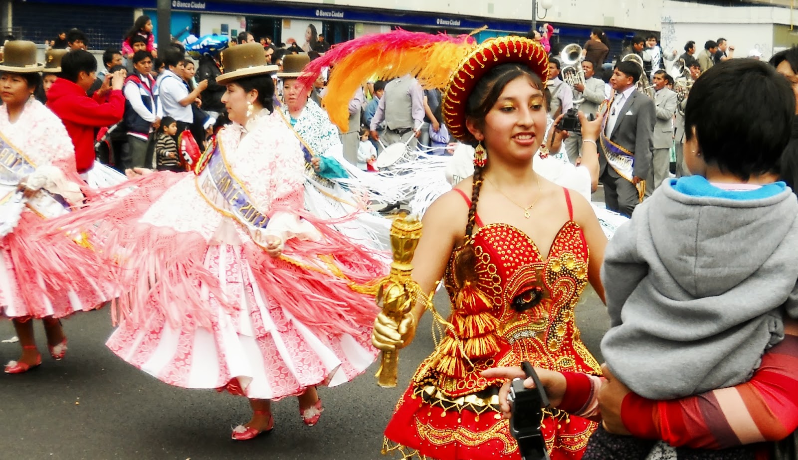 Festejo de la comunidad boliviana en el Día de la Diversidad Cultural ...