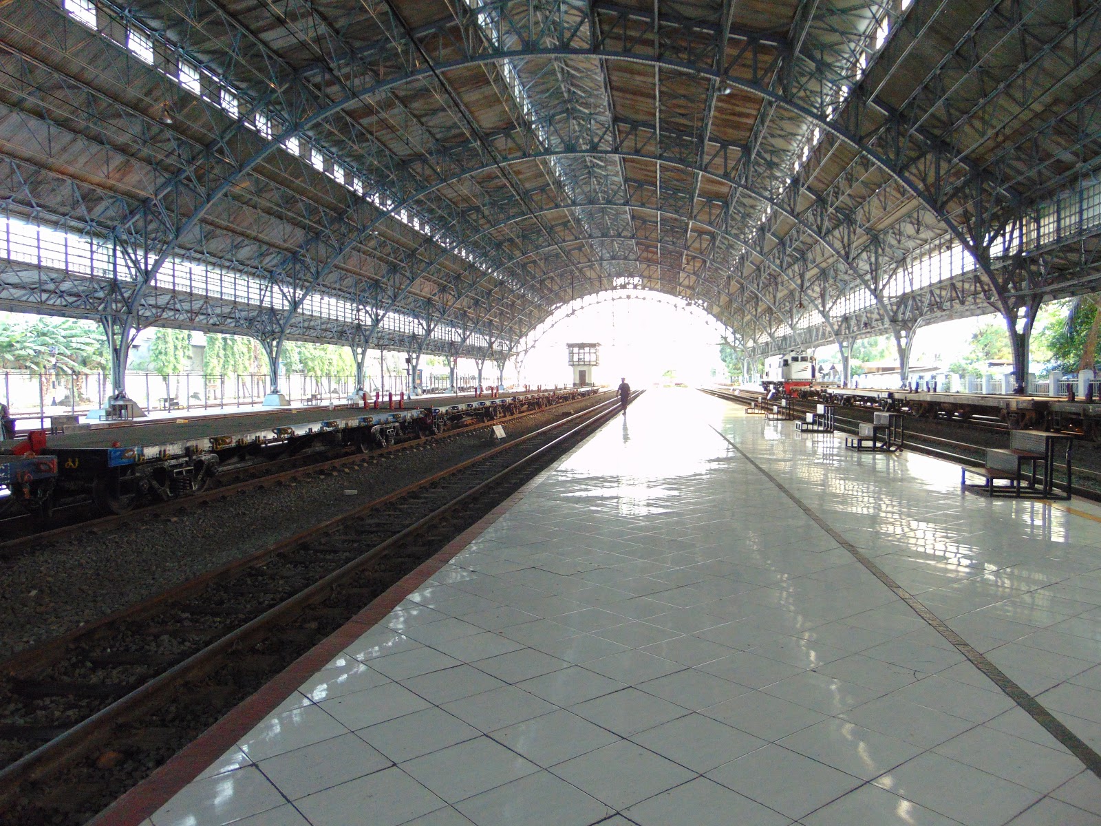 Tanjung Priok "Stasiun Tua Penuh Sejarah" - Berwisata dengan ...