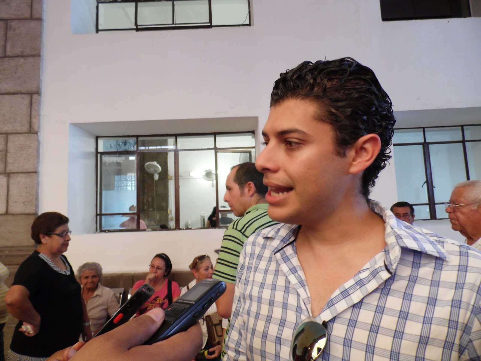 RADIO VIP]::..: Recolección de Basura: César Guzmán