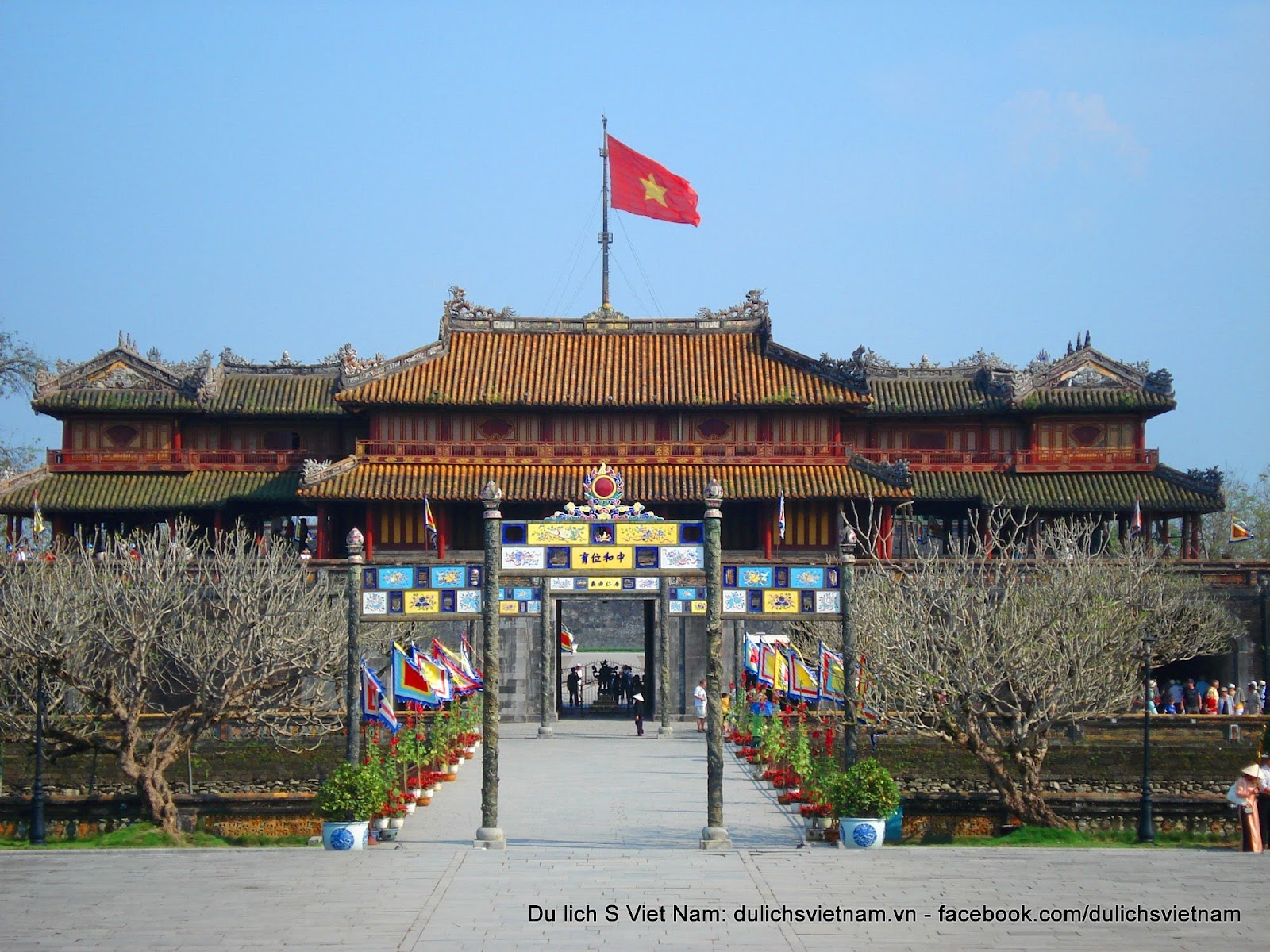 Thua Thien- Hue welcomes 10,000 tourists on January 1 ~ Sharing Vietnam ...