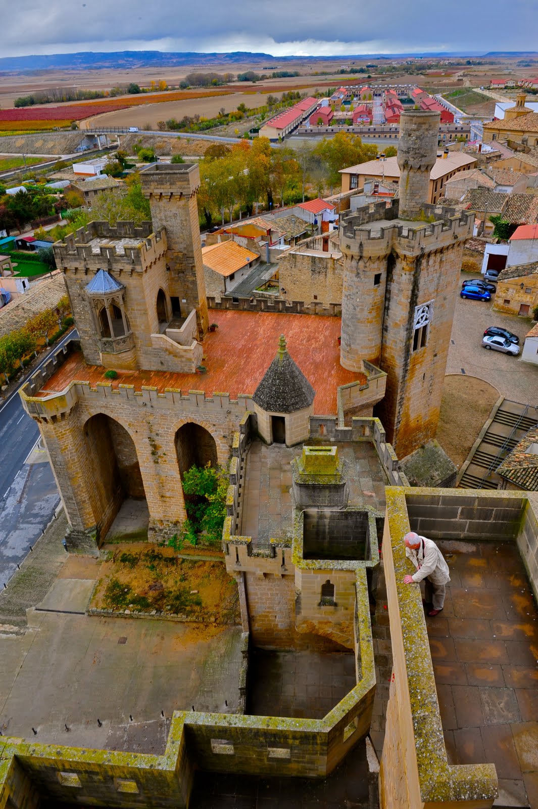 Merlin and Rebecca: Castle Hunting: Castillo de Olite