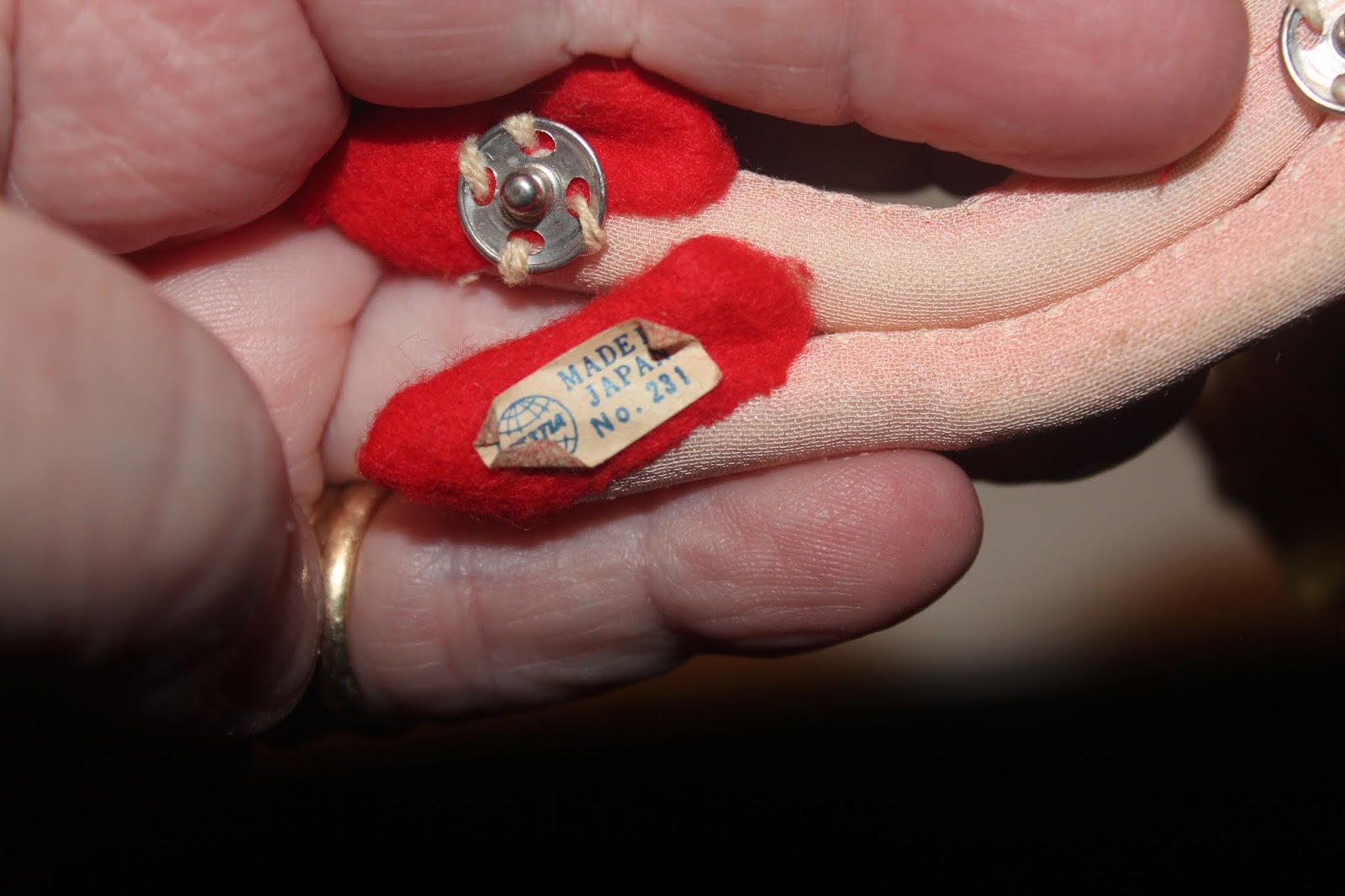 PLANET OF THE DOLLS: Doll-A-Day 2019 #47: Jewelry Box Pose Doll