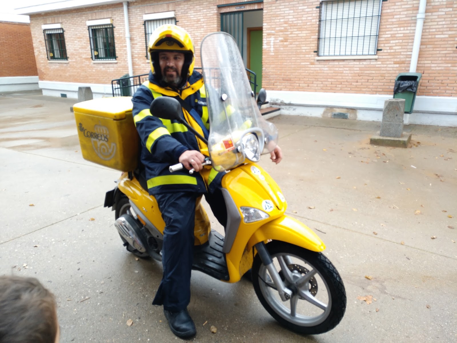 Profe Rafa de Infantil: Nos visita "El Cartero"