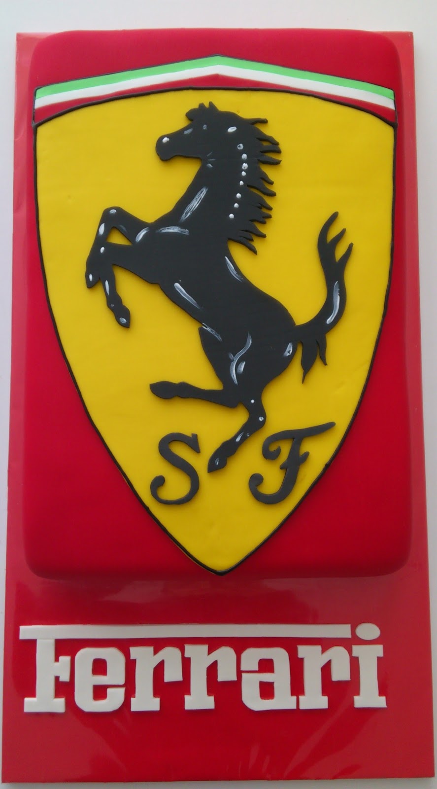 Atelier Sucrème: Pastel Escudo Ferrari