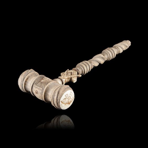 ESTUDOS: UM SÓ GOLPE DE MALHETE