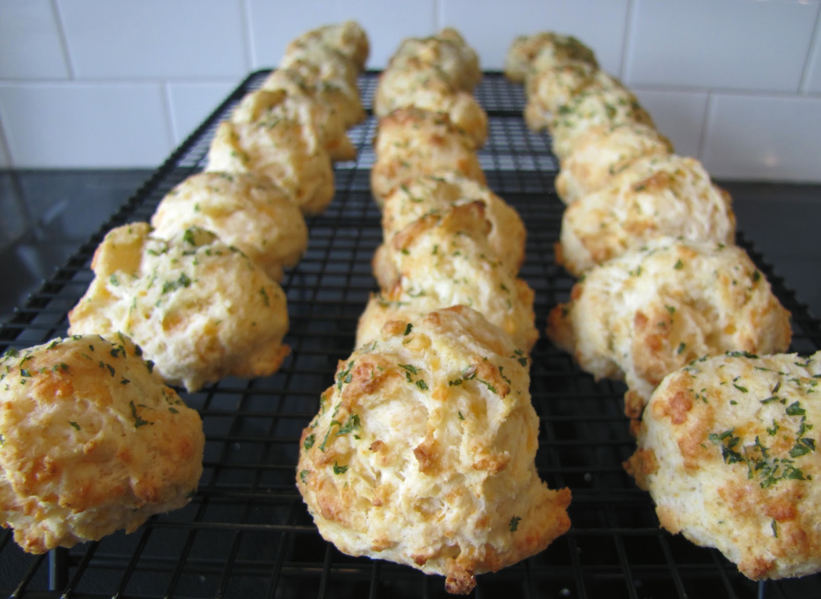 Mennonite Girls Can Cook: Garlic Cheese Biscuits