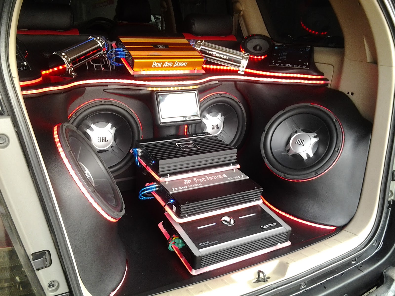 Richz Auto Designs: Car Audio
