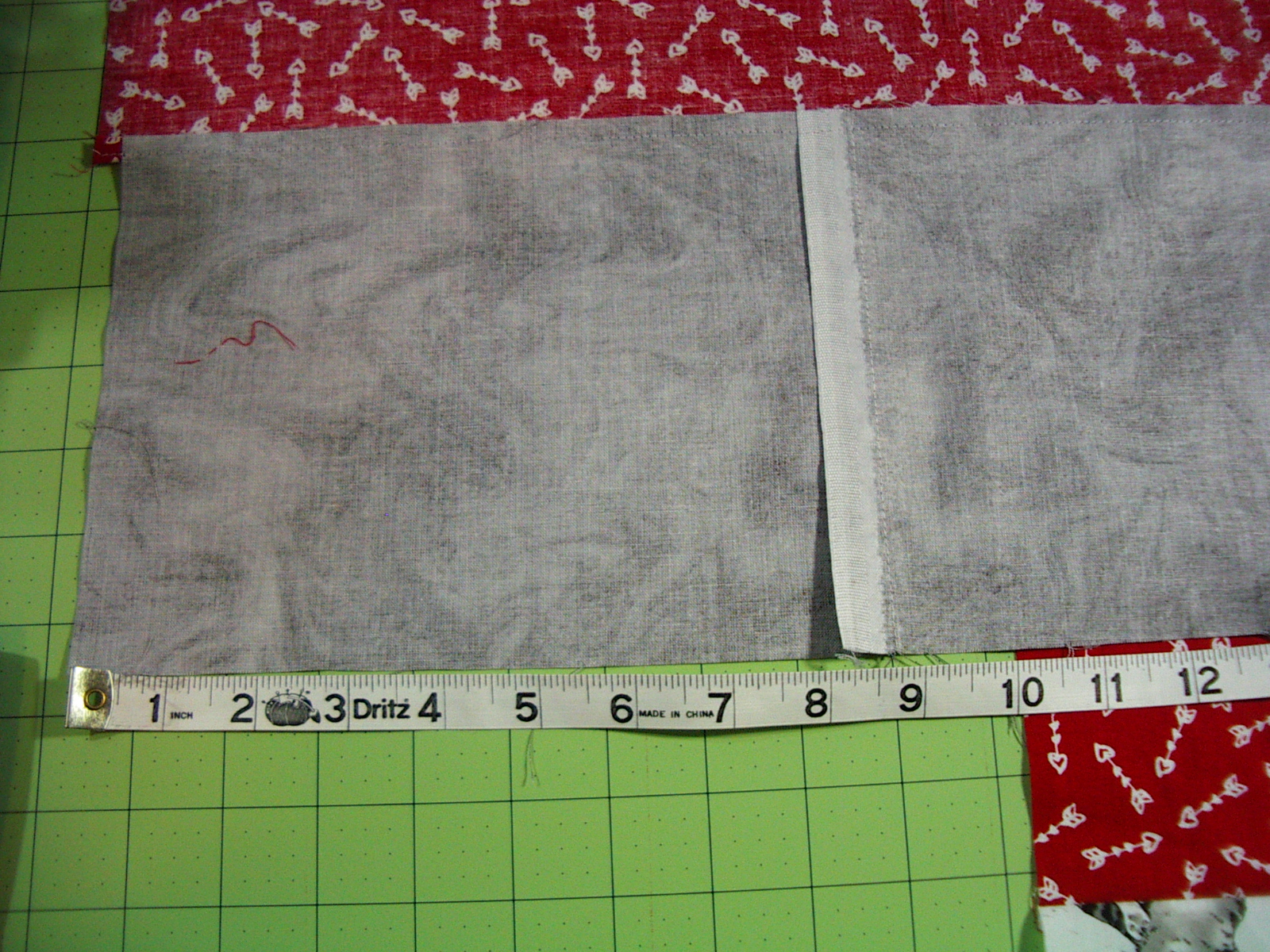 Cat on my Quilt Designs: How to make mitered corners for a quilt border.