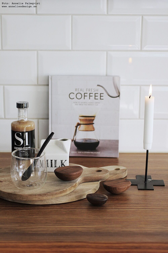 svart, vitt & rött: Köket, tavlor och kaffe