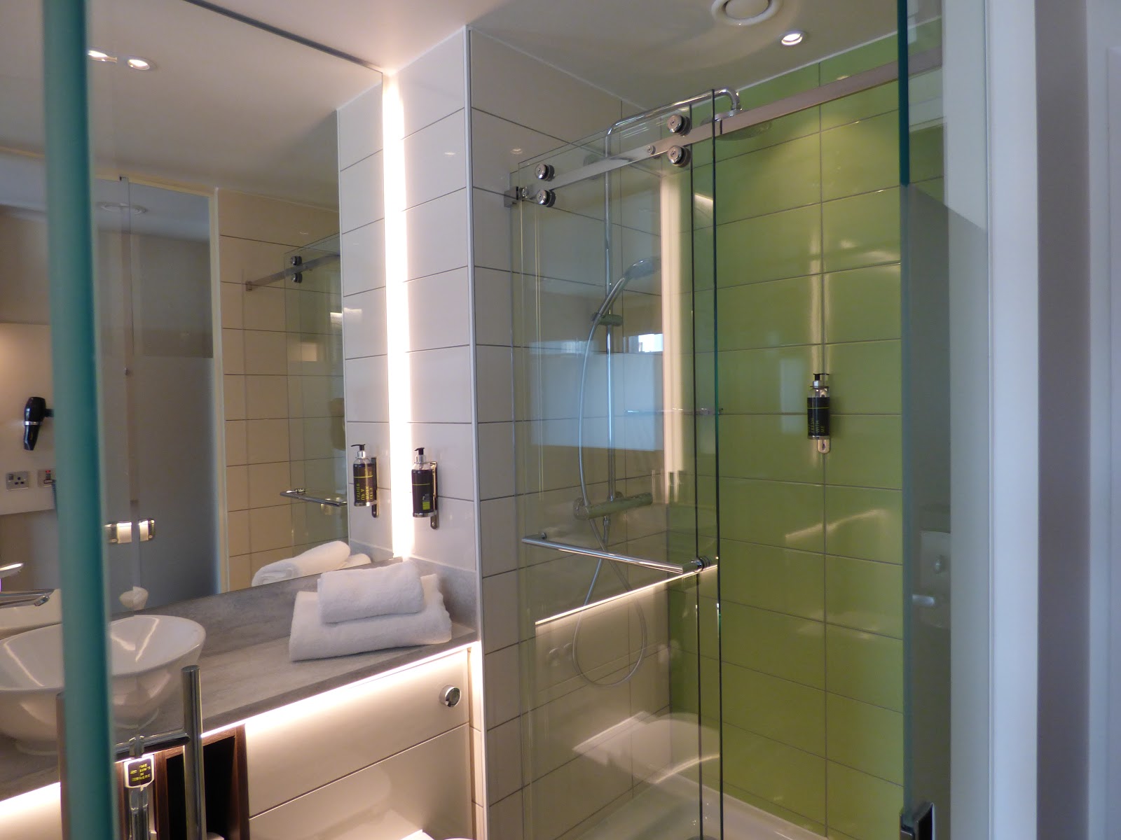 Scribbling Lau: Hub by Premier Inn at Edinburgh Haymarket: hotel review