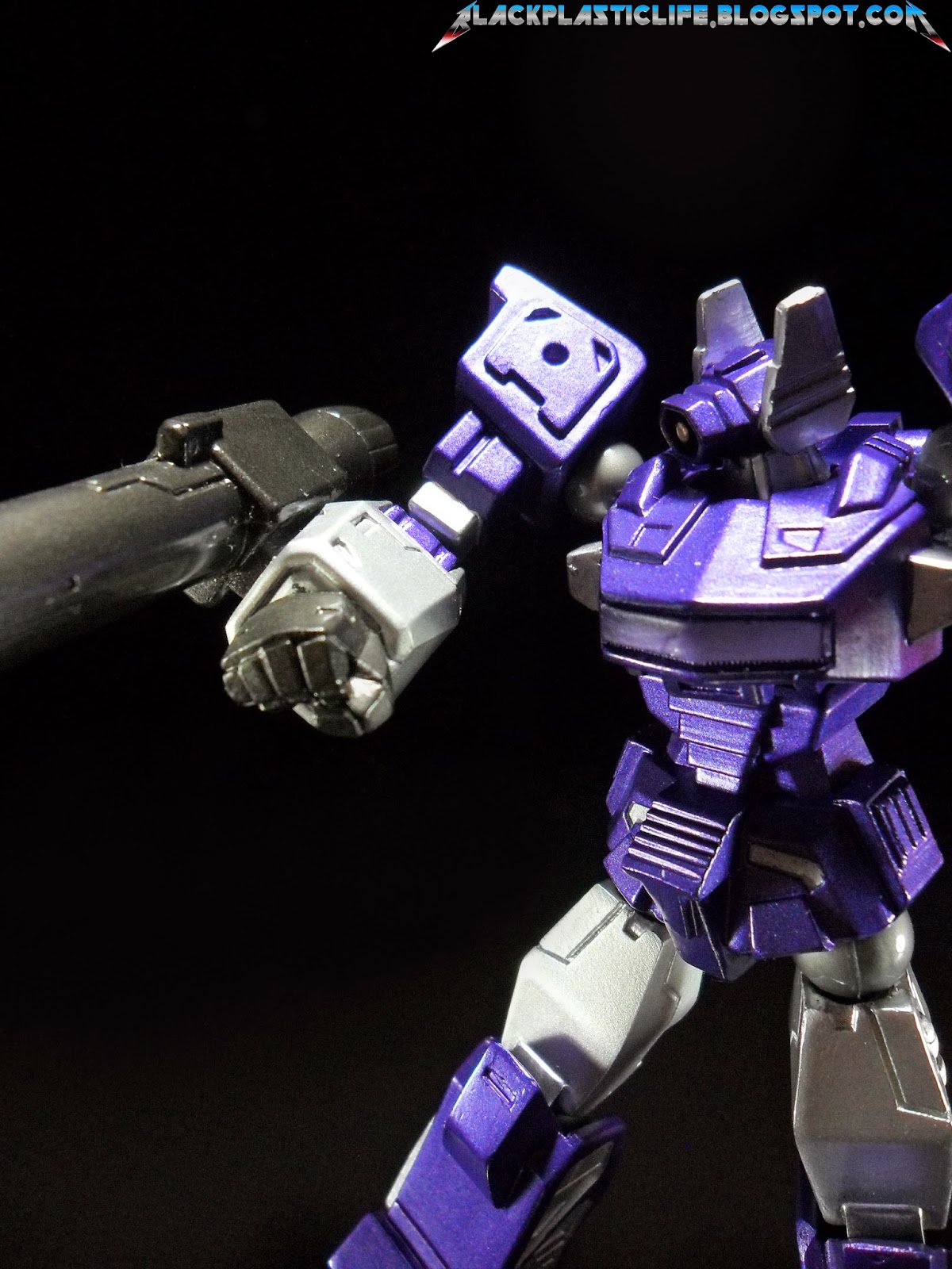 Revoltech Transformers Shockwave