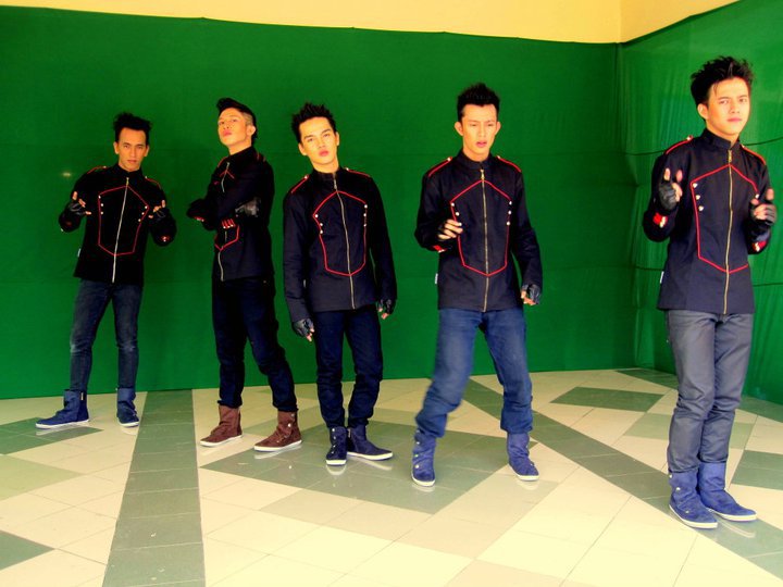 Foto Risa Dragon Boyz