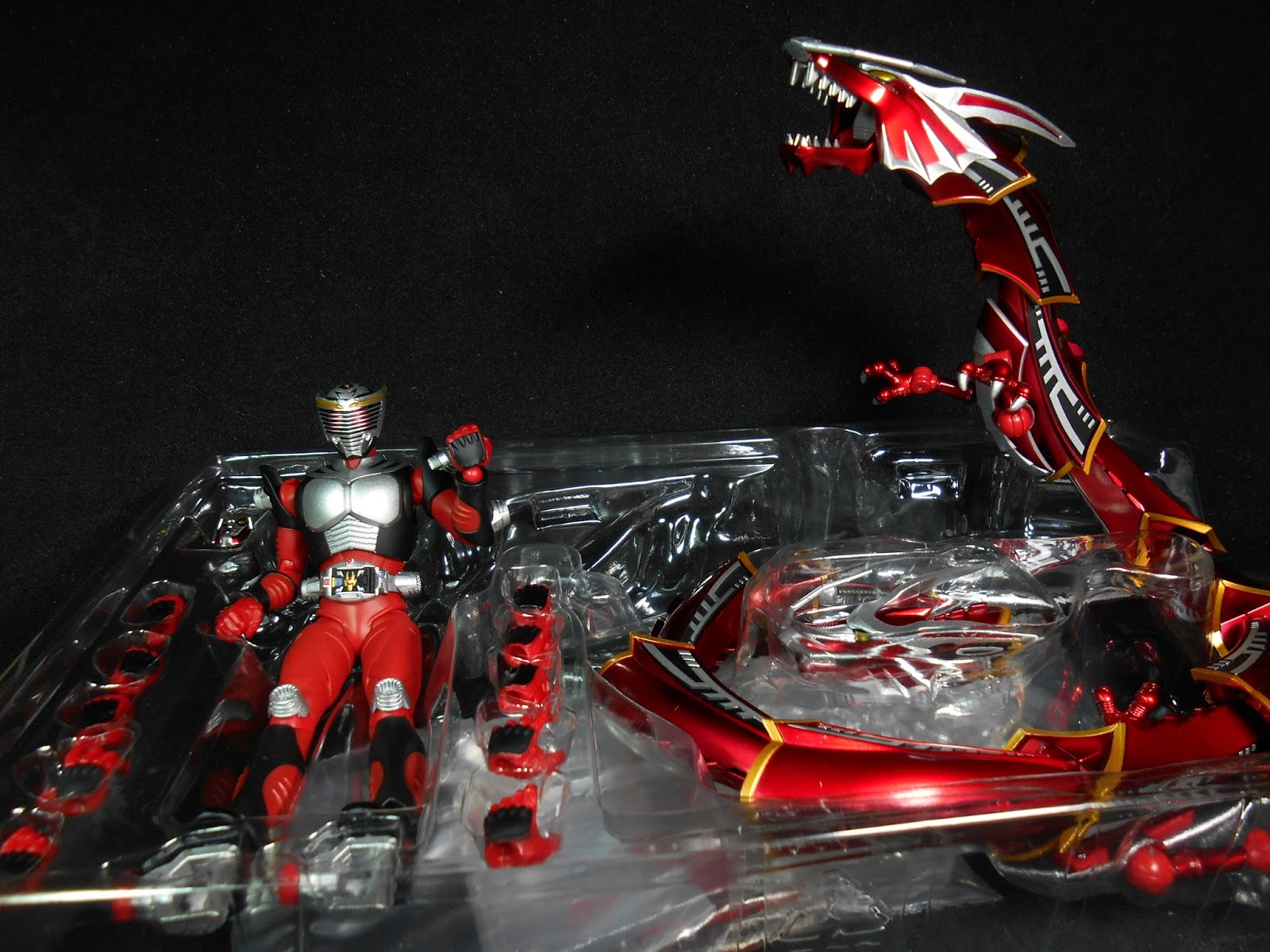 Review: S.H.Figuarts Kamen Rider Ryuki & Dragreder | Night's Corner