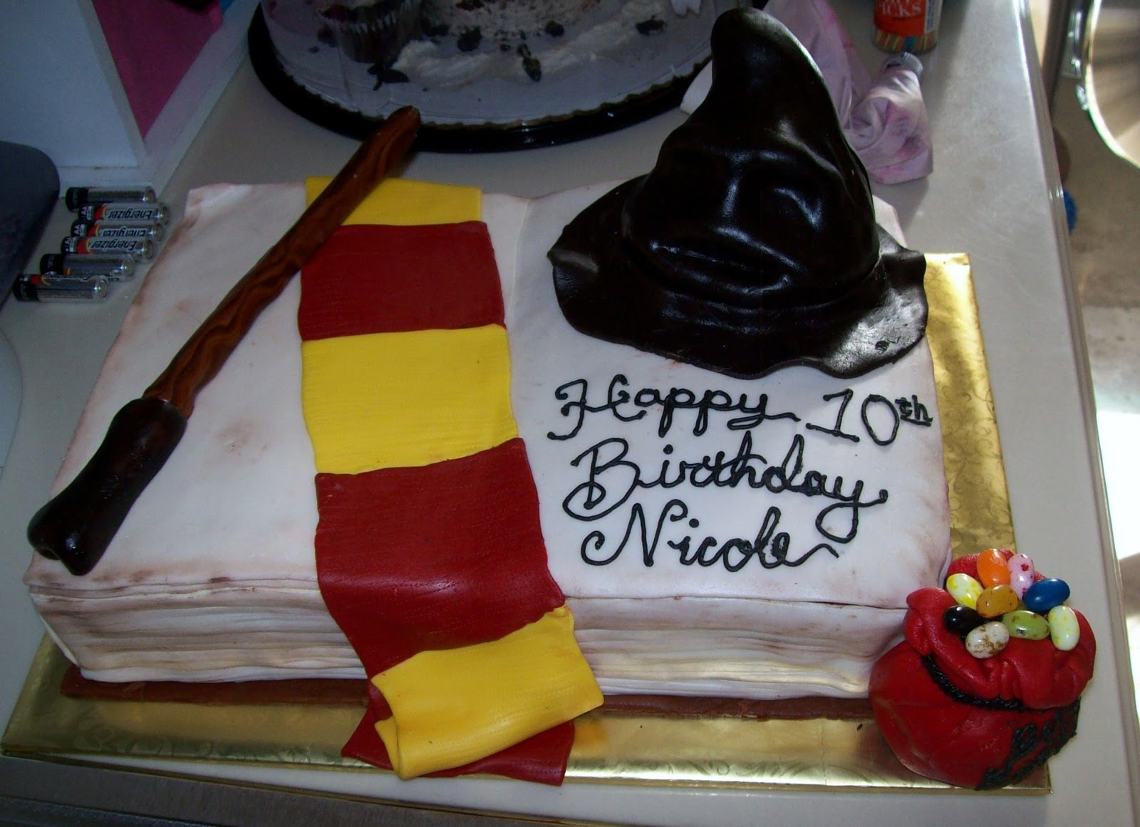 SAB Cakes!: Harry Potter Sorting Hat, Wand Cake!