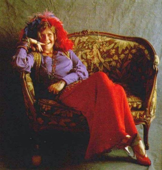 Candid Behind The Scenes Photos Of Janis Joplin During The Photoshoot