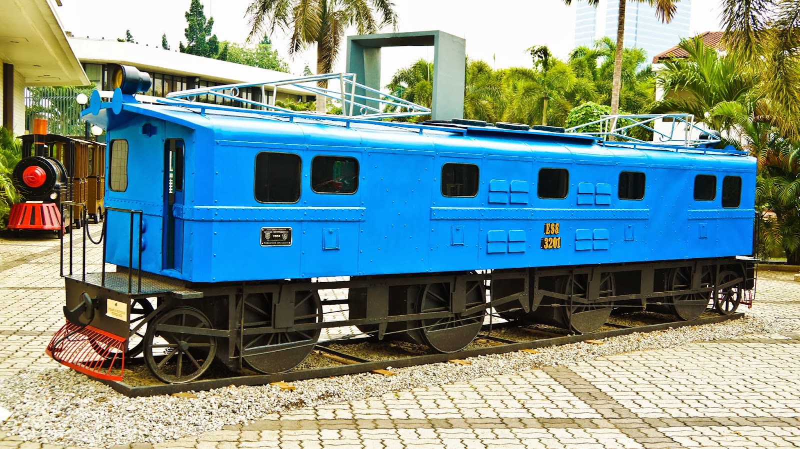 Jejak Negeri: Eksplorasi Kereta Api Era Kolonial