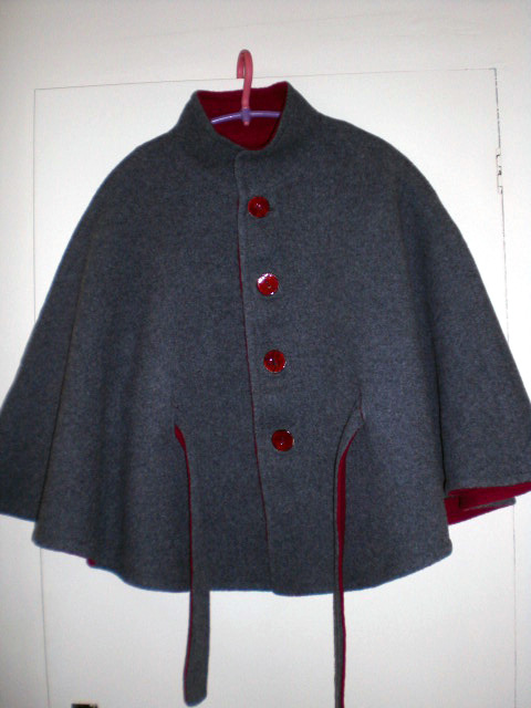 Maria Sewing: Double faced cape - details