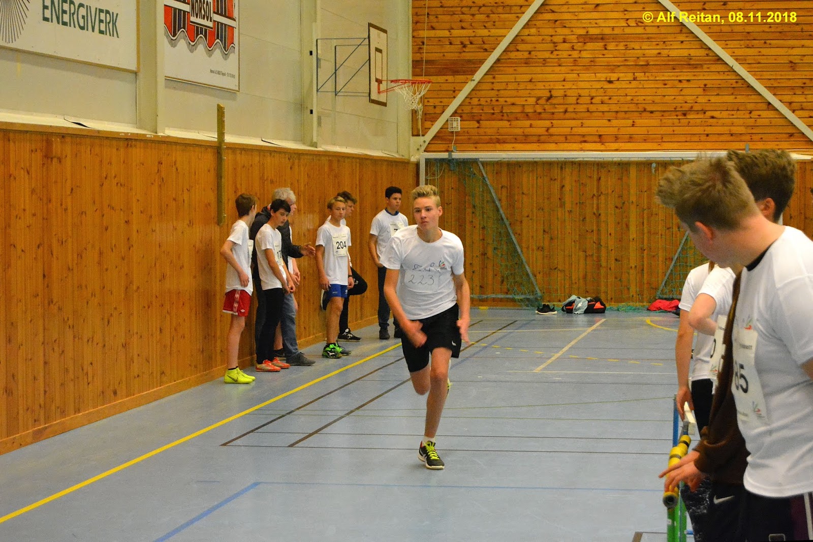 Lengdehopp, Gutter 8. klasse.