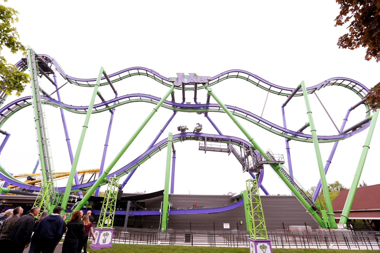 Mark Kodiak Ukena: Six Flags Gret America Debuts New Rollercoaster: The ...