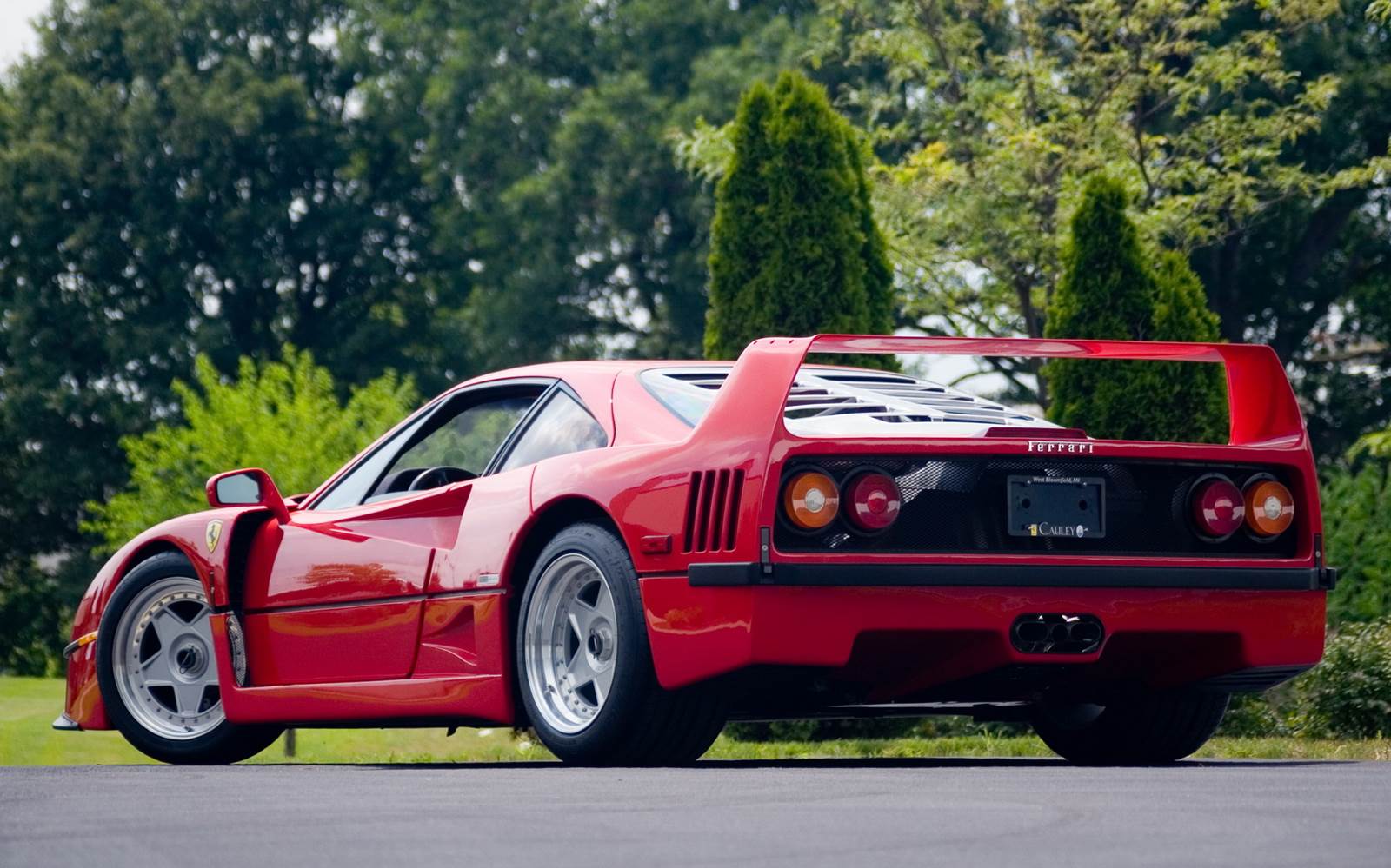 Vettel compra Ferrari F-40 que foi de Luciano Pavarotti