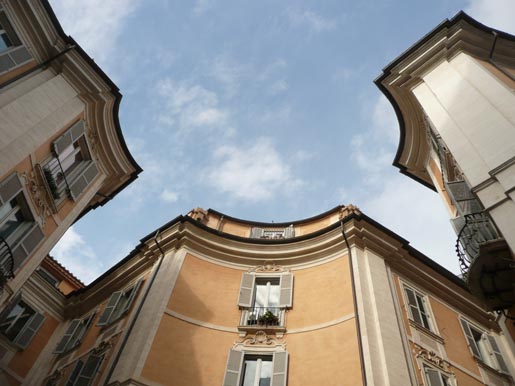 Urban Networks: Piazza Sant’Ignazio de Roma: Una escenografía con mensaje.
