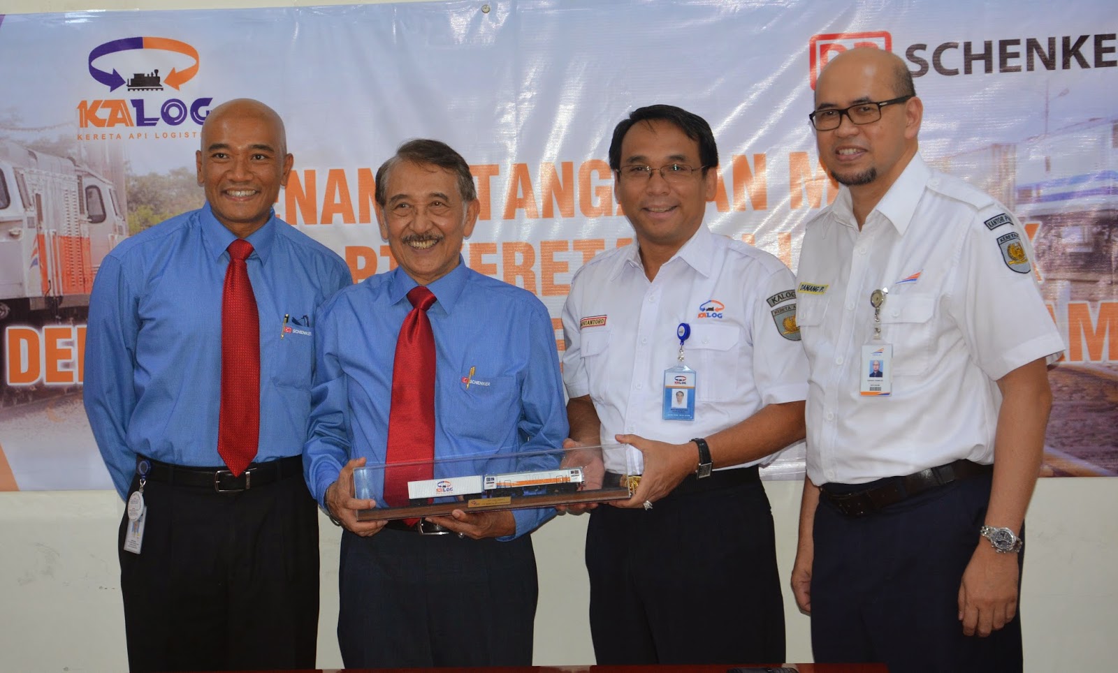 PT. Kereta Api Logistik (KALOG): [KG-123/2015] Penandatanganan MoU PT ...