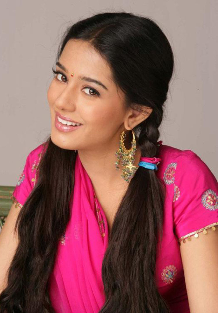 South Indian film actress Amrita Rao latest HQ photo shoots