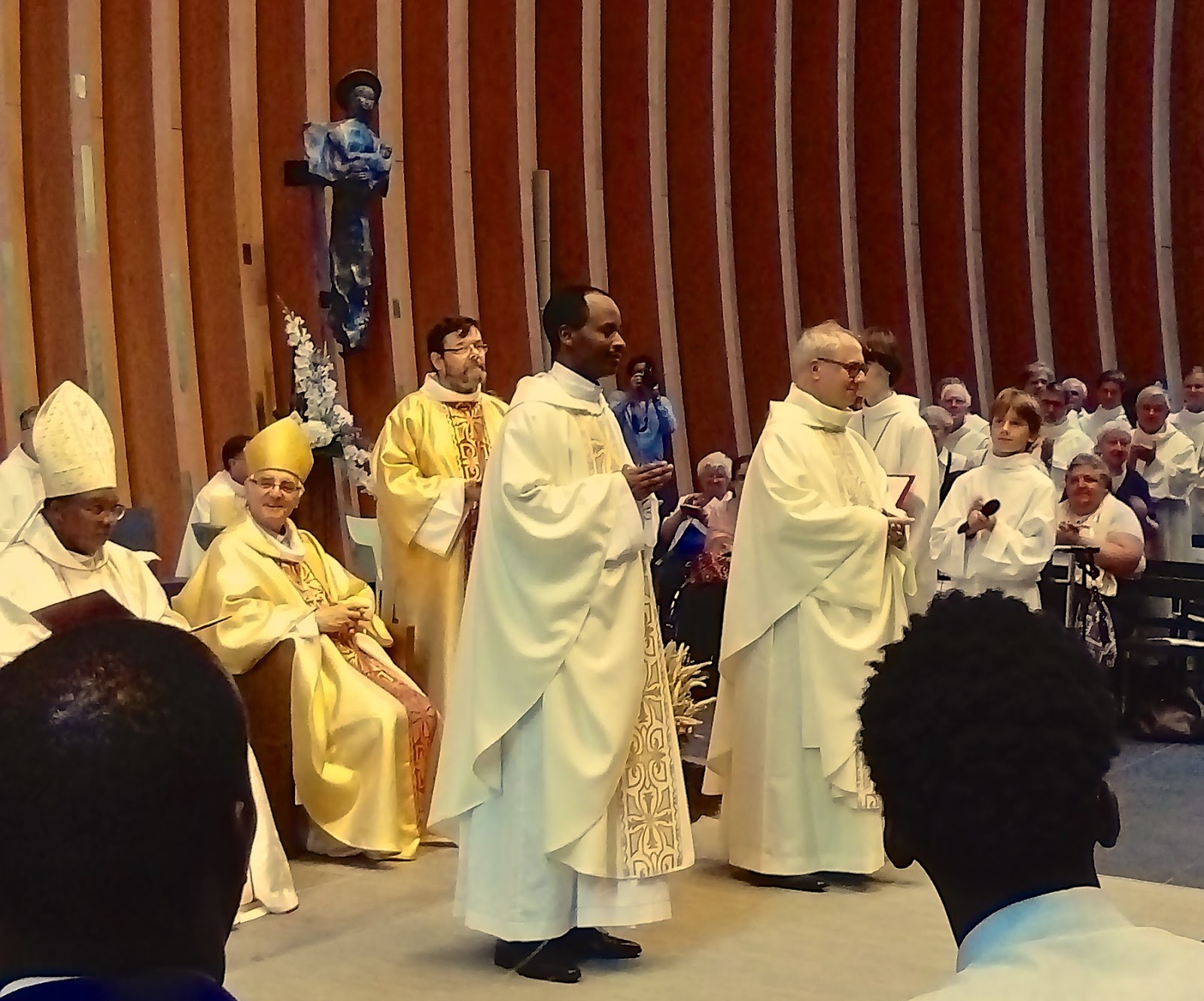 Le blog de la fraternité trinitaire d'Angoulême: Ordination de Marc ...
