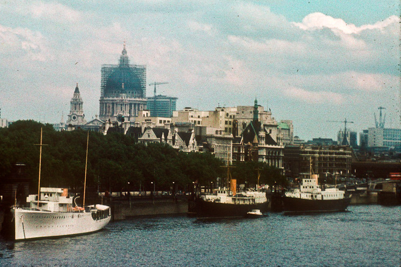 Incredible Color Photos Captured London's Street Scenes in 1966 ...