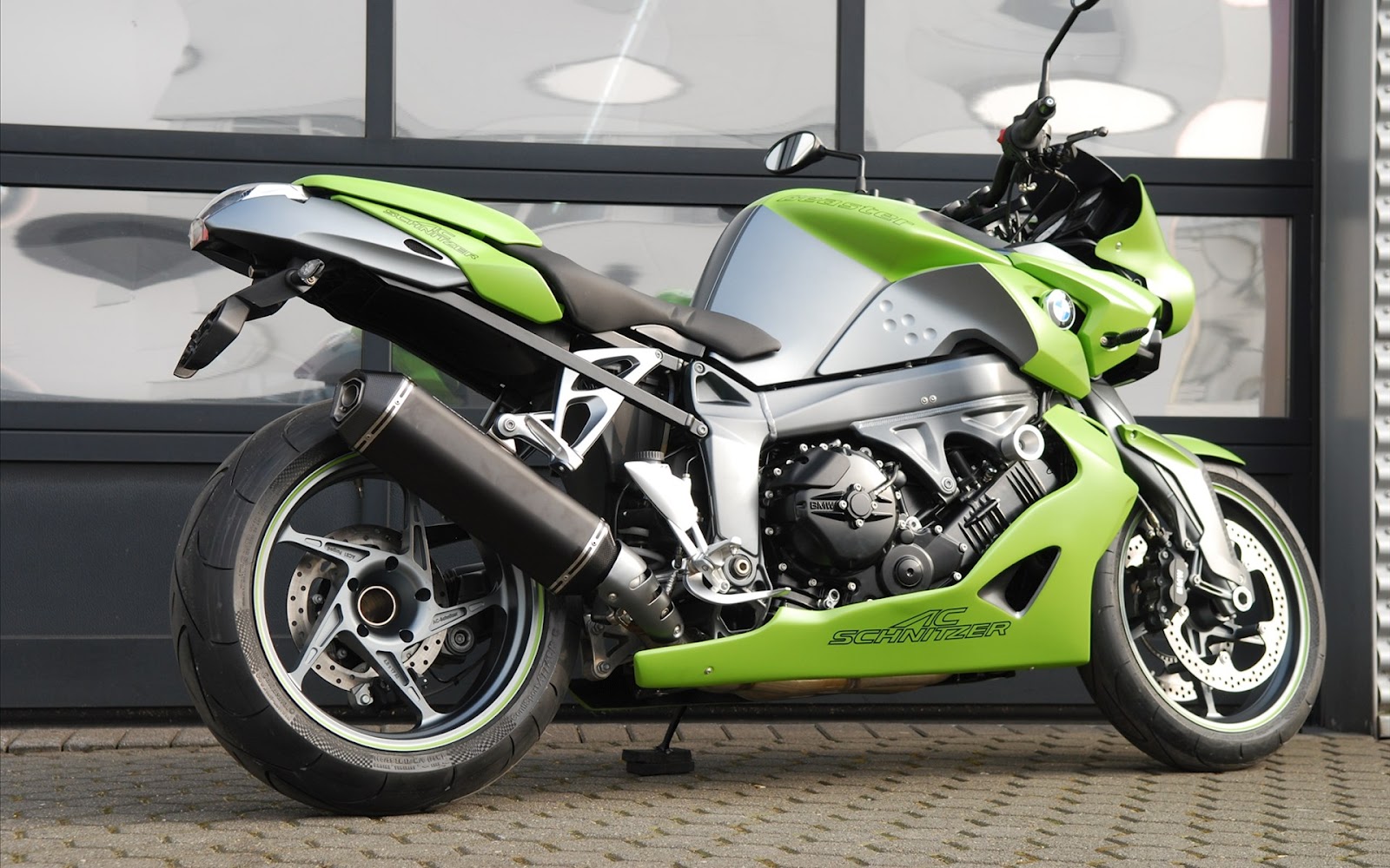 Speedy Bikes: New latese BMW K1300R