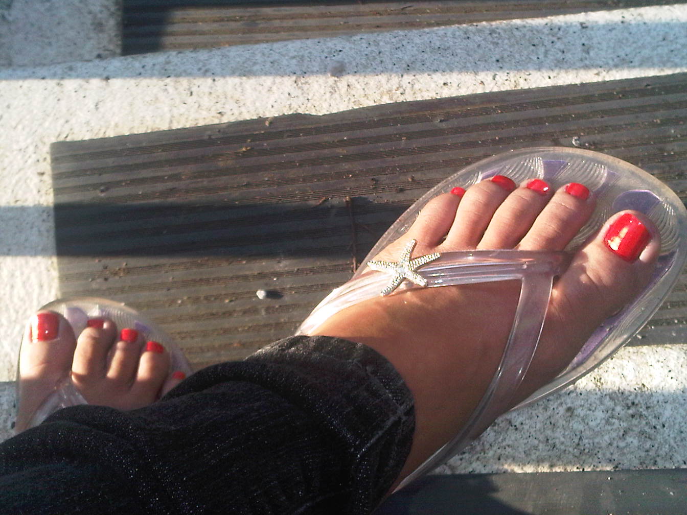 Majnooni Beauty: Creepy Feet : Cherry Bomb