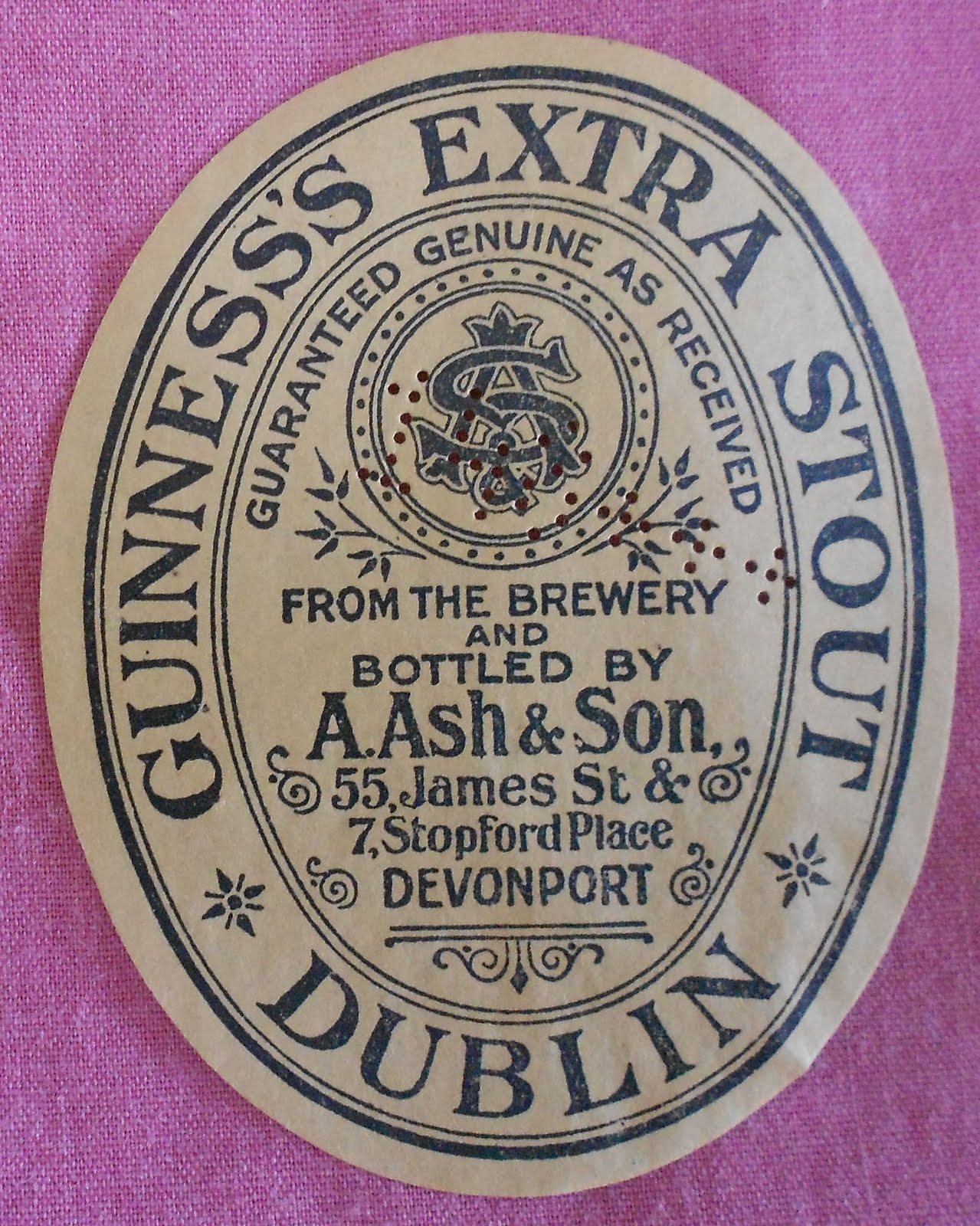 Guinness Collection: Labels, Carlton Ware, Wade, Gilroy, Doctors Books ...