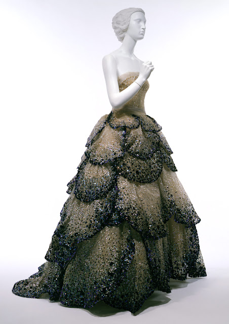 All that dress: Christian Dior - ``Corolle``