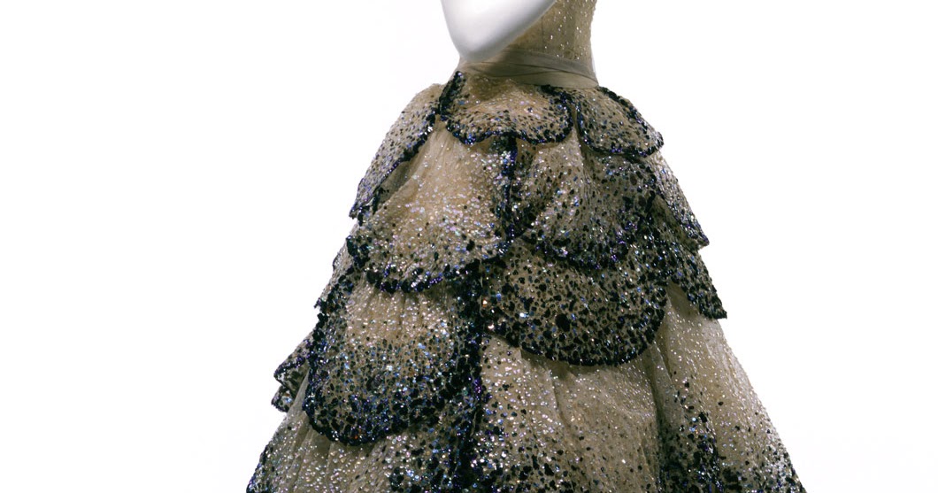 All that dress: Christian Dior - ``Corolle``