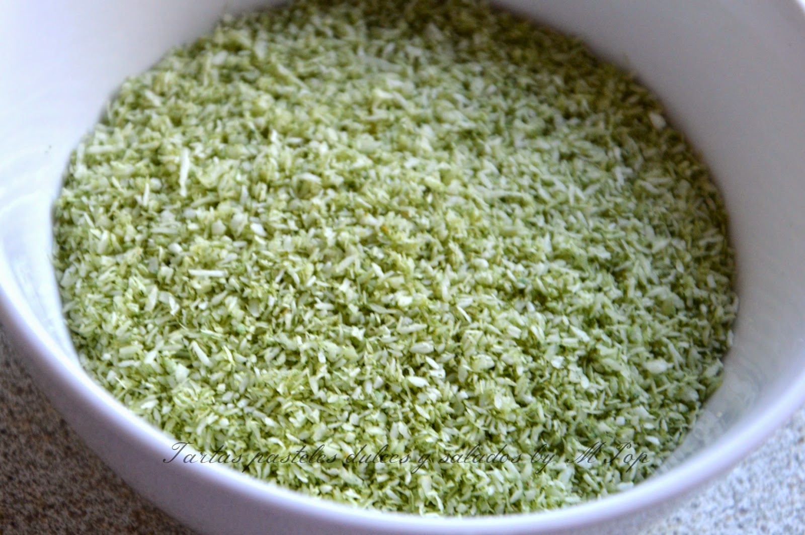 tartas pasteles dulces y salados by mpop: Coco rallado de colores