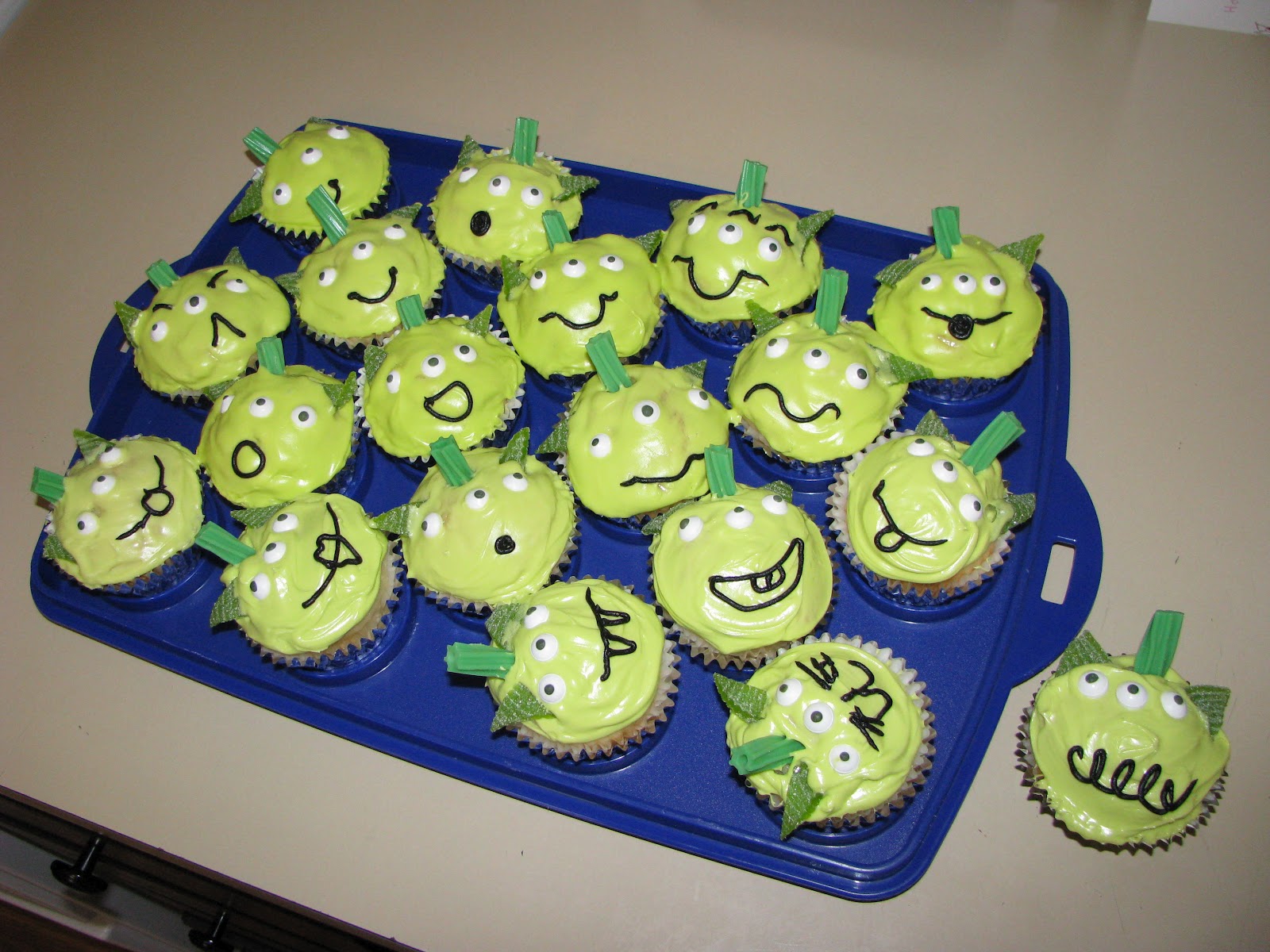 Kitchen and Dumplings: Toy Story Alien Cupcakes
