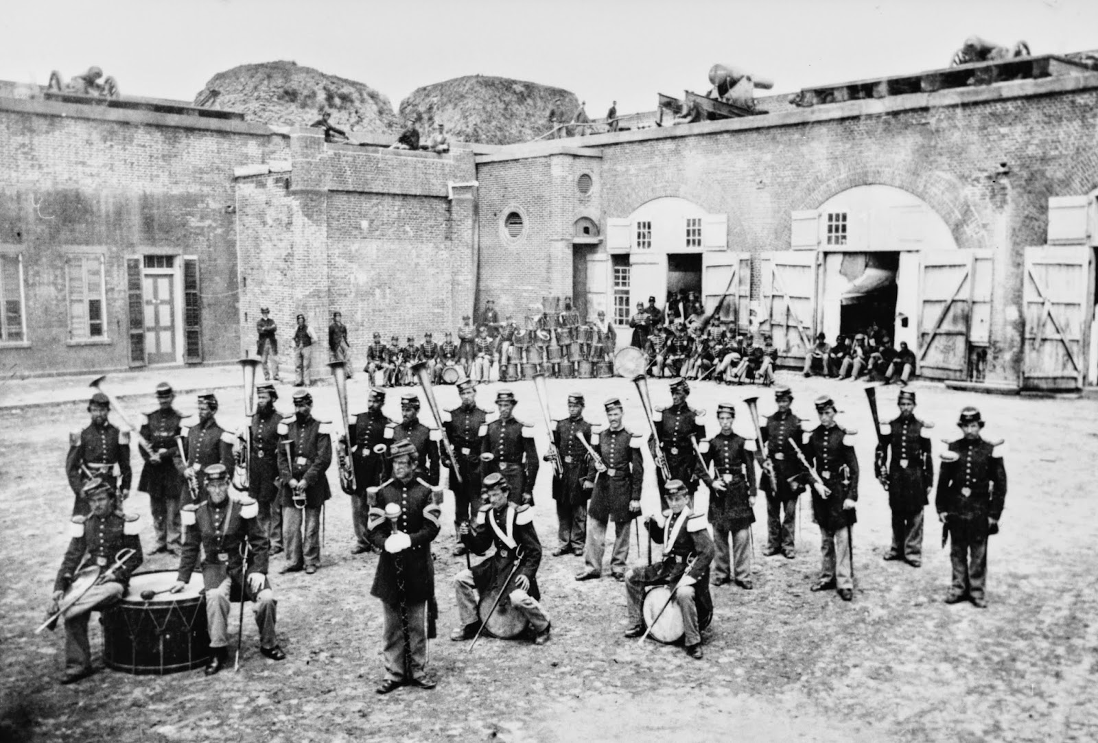 The band of the 48th Pennsylvania Volunteer Infantry Regiment posing in ...