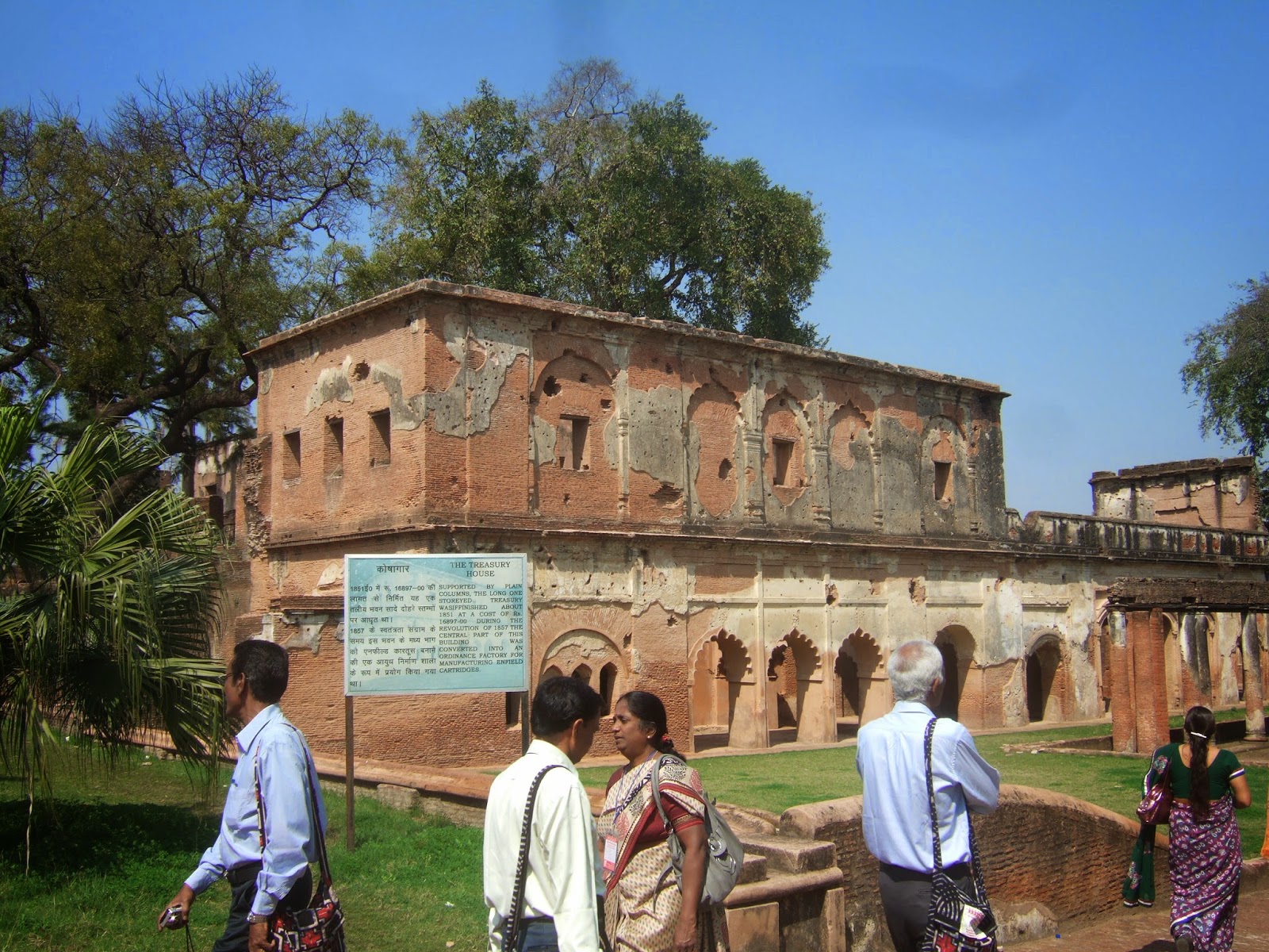 The Travels of a Curious Old Man: Lucknow (2), La Martinière College ...