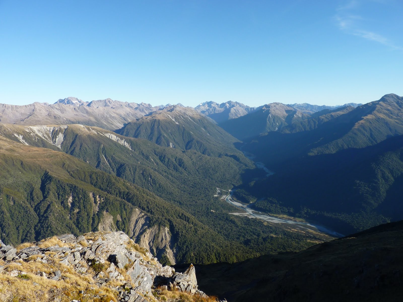 BlogRoddus: Rangi Tiapo/Kelly Tops 30th April-1st May 2011