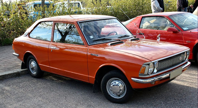 Autobongauksia: Toyota Corolla 1200 sedan 1972