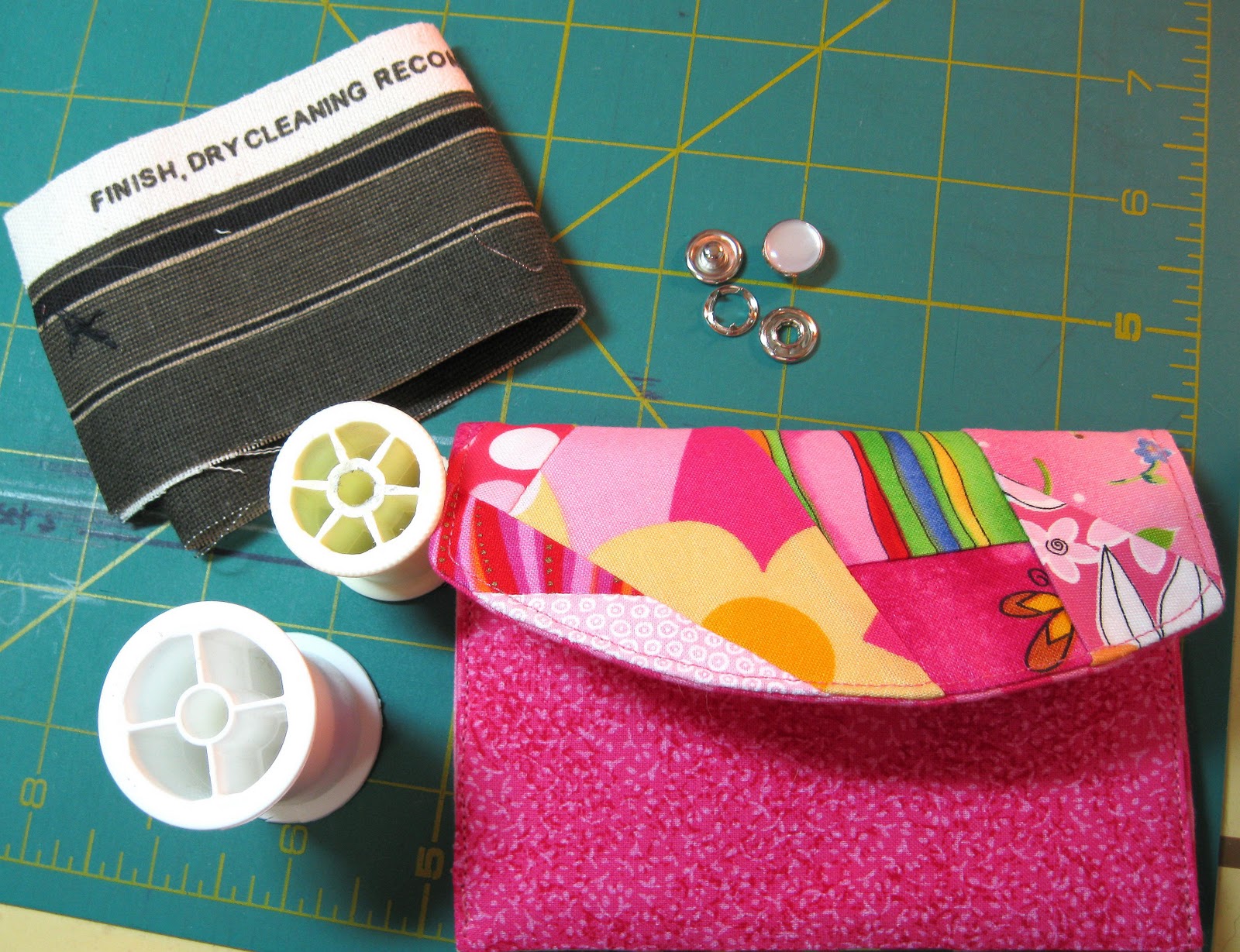 Leslie's Art and Sew: How to Set a Snap Without Crying