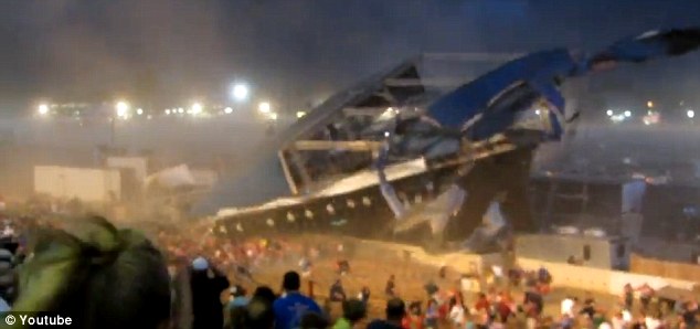sputdo: Horrific moment the stage collapsed onto screaming crowd at ...