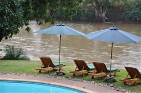 Tours of Africa: SINGWE RIVER LODGE